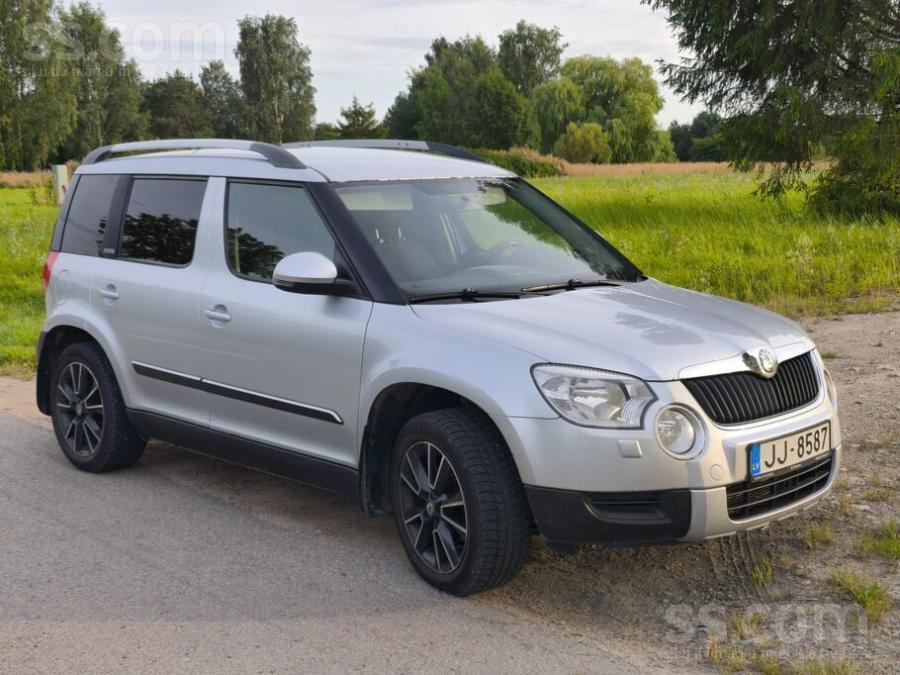 Grey Skoda Yeti 2013 in Riga, with an engine capacity of 2.00 L and mileage of 369 thousand km for 2750 €, photo 3 on AUTOMOTO.COM.LV