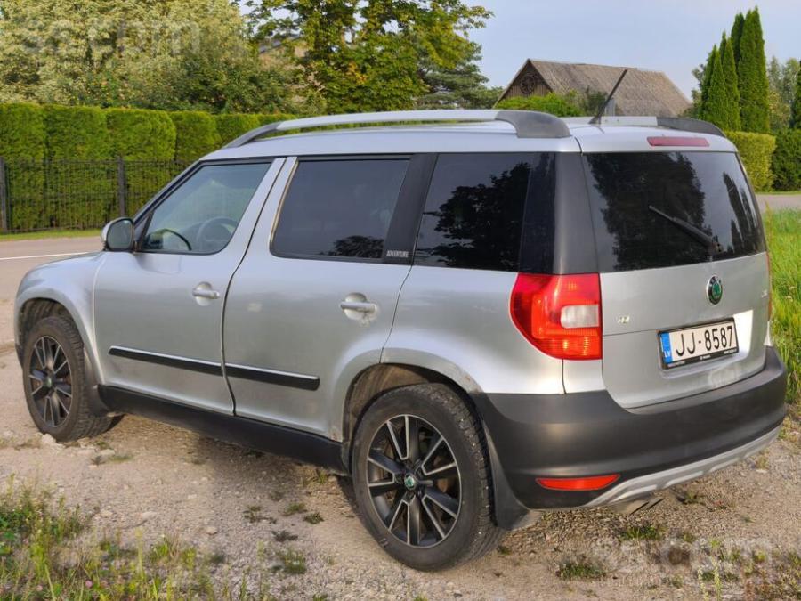 Grey Skoda Yeti 2013 in Riga, with an engine capacity of 2.00 L and mileage of 369 thousand km for 2750 €, photo 4 on AUTOMOTO.COM.LV