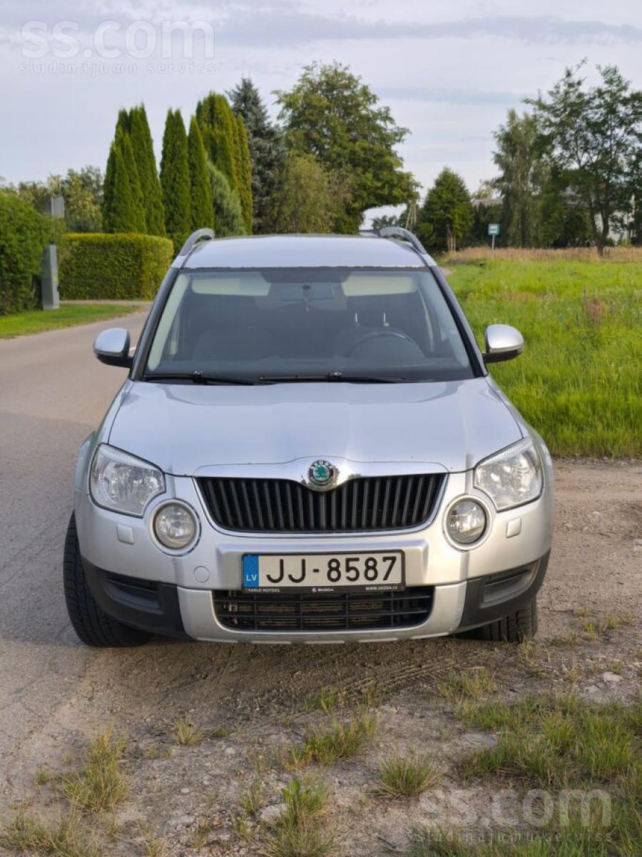 Grey Skoda Yeti 2013 in Riga, with an engine capacity of 2.00 L and mileage of 369 thousand km for 2750 €, photo 6 on AUTOMOTO.COM.LV