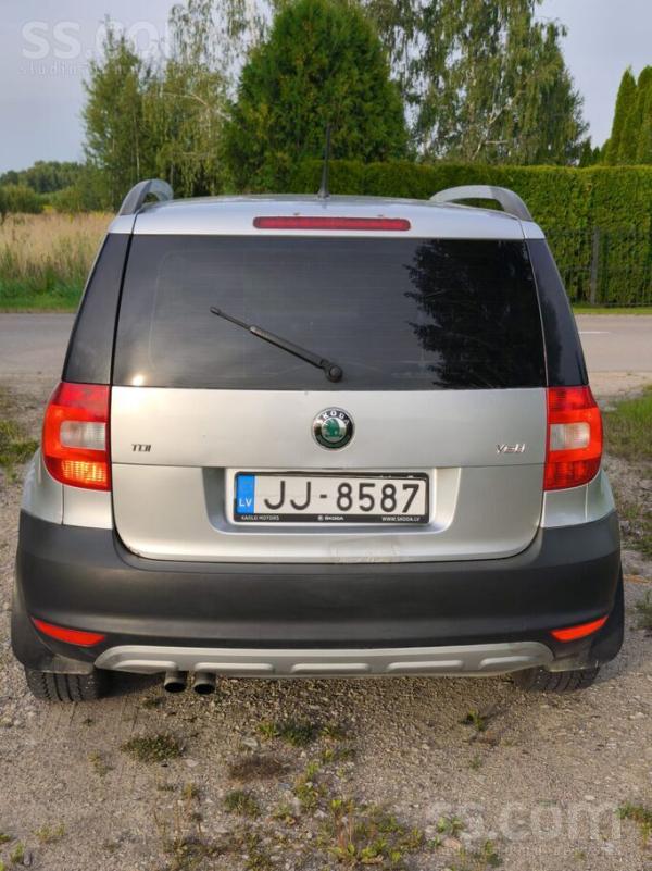 Skoda Yeti 2013 Rīga vietnē Pelēks Skoda Yeti 2013 Rīga, ar dzinēja tilpumu 2.00 L un nobraukumu 369 tūkst. km par 2750 €, foto 7 vietnē AUTOMOTO.COM.LV