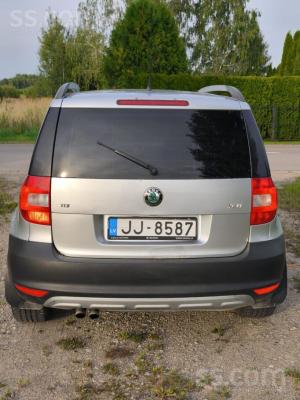 Grey Skoda Yeti 2013 in Riga, with an engine capacity of 2.00 L and mileage of 369 thousand km for 2200 €, photo 7 on AUTOMOTO.COM.LV