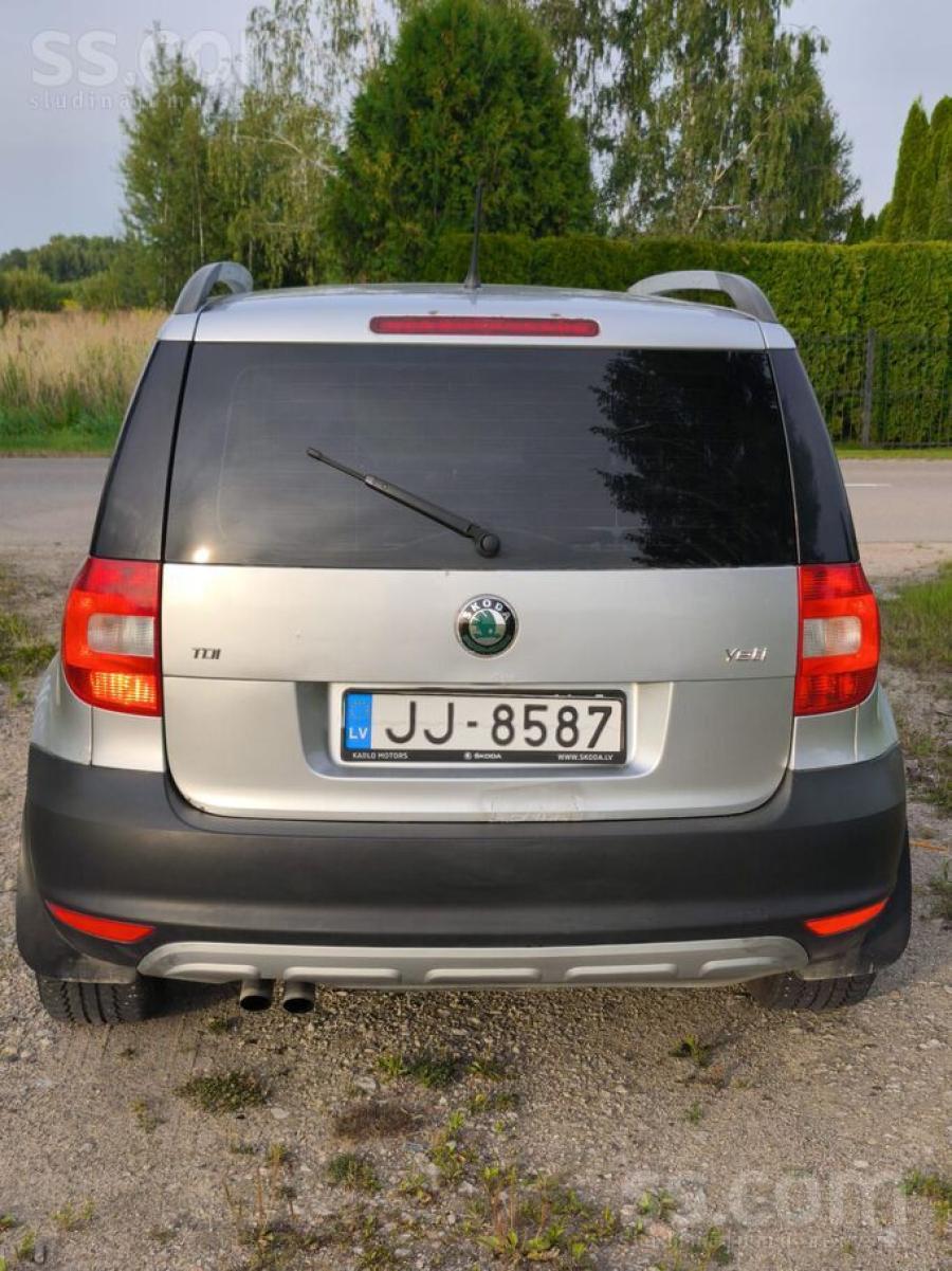 Grey Skoda Yeti 2013 in Riga, with an engine capacity of 2.00 L and mileage of 369 thousand km for 2200 €, photo 7 on AUTOMOTO.COM.LV