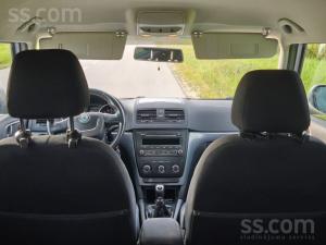 Grey Skoda Yeti 2013 in Riga, with an engine capacity of 2.00 L and mileage of 369 thousand km for 2200 €, photo 8 on AUTOMOTO.COM.LV