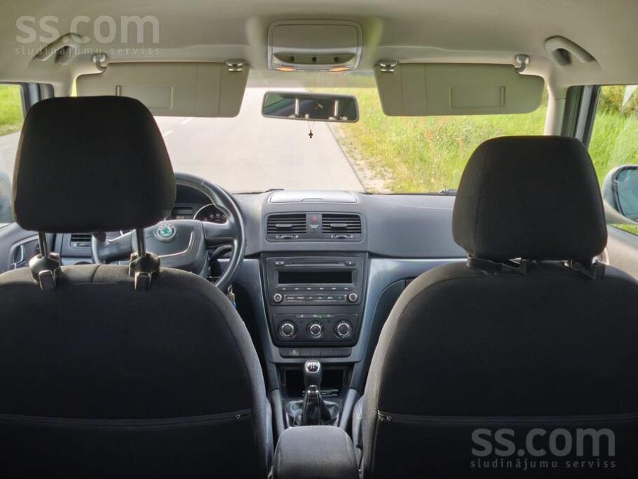 Grey Skoda Yeti 2013 in Riga, with an engine capacity of 2.00 L and mileage of 369 thousand km for 2200 €, photo 8 on AUTOMOTO.COM.LV
