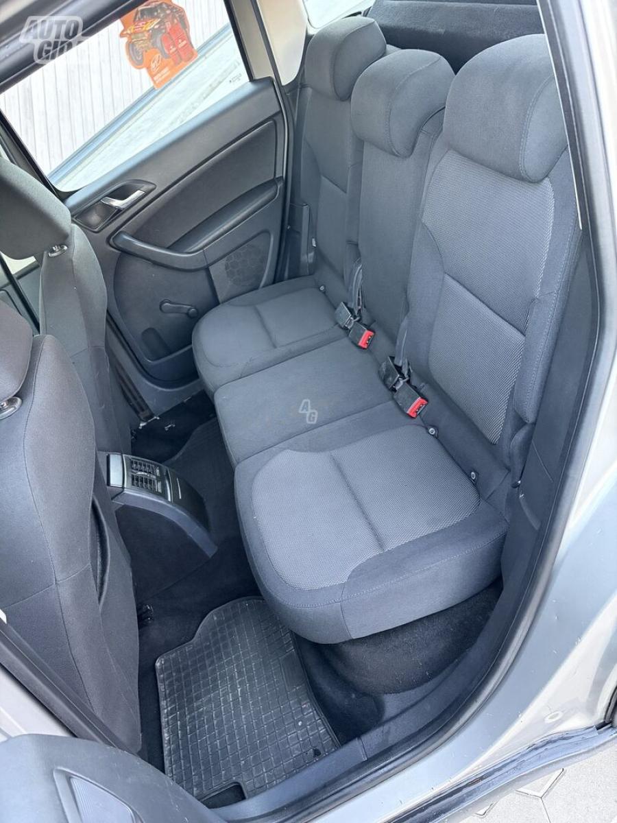 Grey Skoda Yeti 2014 in Panevezys, with an engine capacity of 2.00 L and mileage of 406 thousand km for 4950 €, photo 12 on AUTOMOTO.COM.LV