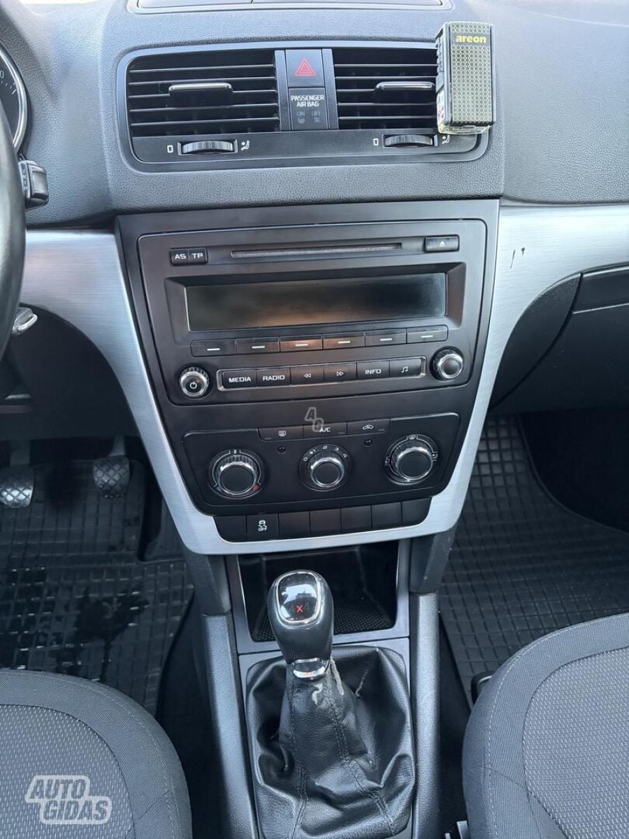 Grey Skoda Yeti 2014 in Panevezys, with an engine capacity of 2.00 L and mileage of 406 thousand km for 4950 €, photo 13 on AUTOMOTO.COM.LV