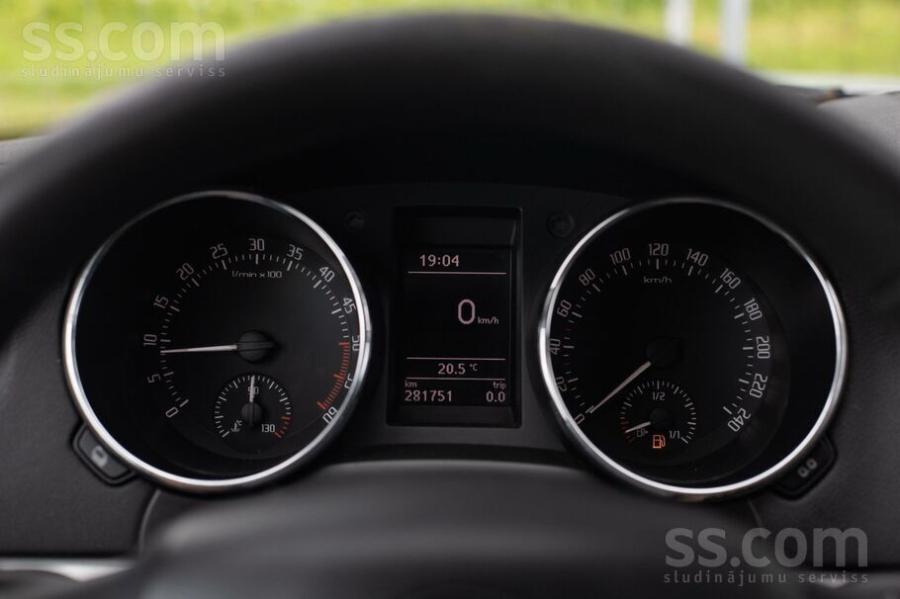Grey Skoda Yeti 2015 in Riga, with an engine capacity of 2.00 L and mileage of 282 thousand km for 7490 €, photo 17 on AUTOMOTO.COM.LV