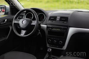 Grey Skoda Yeti 2015 in Riga, with an engine capacity of 2.00 L and mileage of 282 thousand km for 7490 €, photo 21 on AUTOMOTO.COM.LV