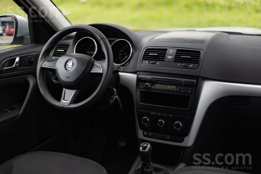 Grey Skoda Yeti 2015 in Riga, with an engine capacity of 2.00 L and mileage of 282 thousand km for 7490 €, photo 21 on AUTOMOTO.COM.LV