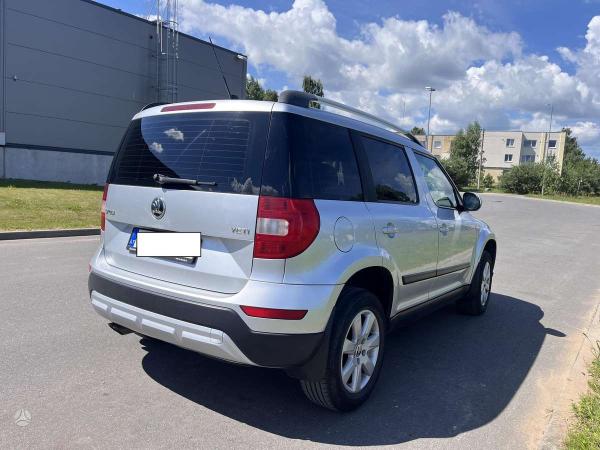 Grey Skoda Yeti 2015 in Vilnius, with an engine capacity of 1.97 L and mileage of 208 thousand km for 7250 €, photo 4 on AUTOMOTO.COM.LV