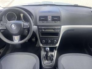 Grey Skoda Yeti 2015 in Vilnius, with an engine capacity of 1.97 L and mileage of 208 thousand km for 7250 €, photo 8 on AUTOMOTO.COM.LV