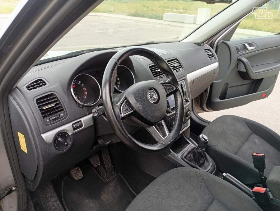 Pelēks Skoda Yeti 2015 Viļņa, ar dzinēja tilpumu 2.00 L un nobraukumu 360 tūkst. km par 5200 €, foto 17 vietnē AUTOMOTO.COM.LV