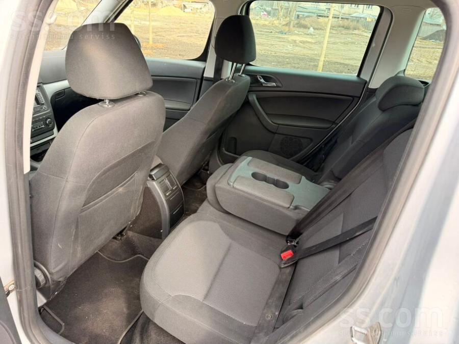 Grey Skoda Yeti 2015 in Riga, with an engine capacity of 1.60 L and mileage of 234 thousand km for 5200 €, photo 8 on AUTOMOTO.COM.LV