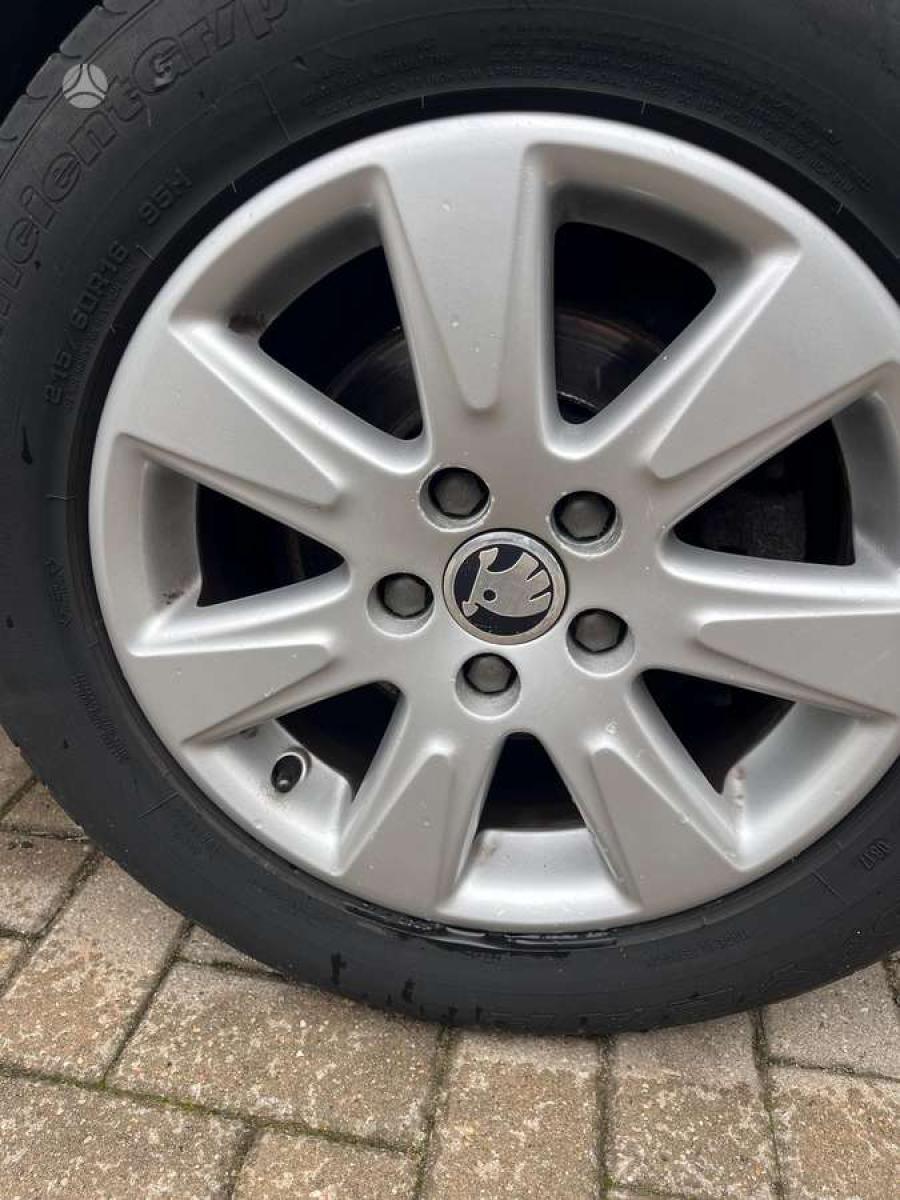 Pelēks Skoda Yeti 2015 Viļņa, ar dzinēja tilpumu 1.97 L un nobraukumu 208 tūkst. km par 5950 €, foto 16 vietnē AUTOMOTO.COM.LV