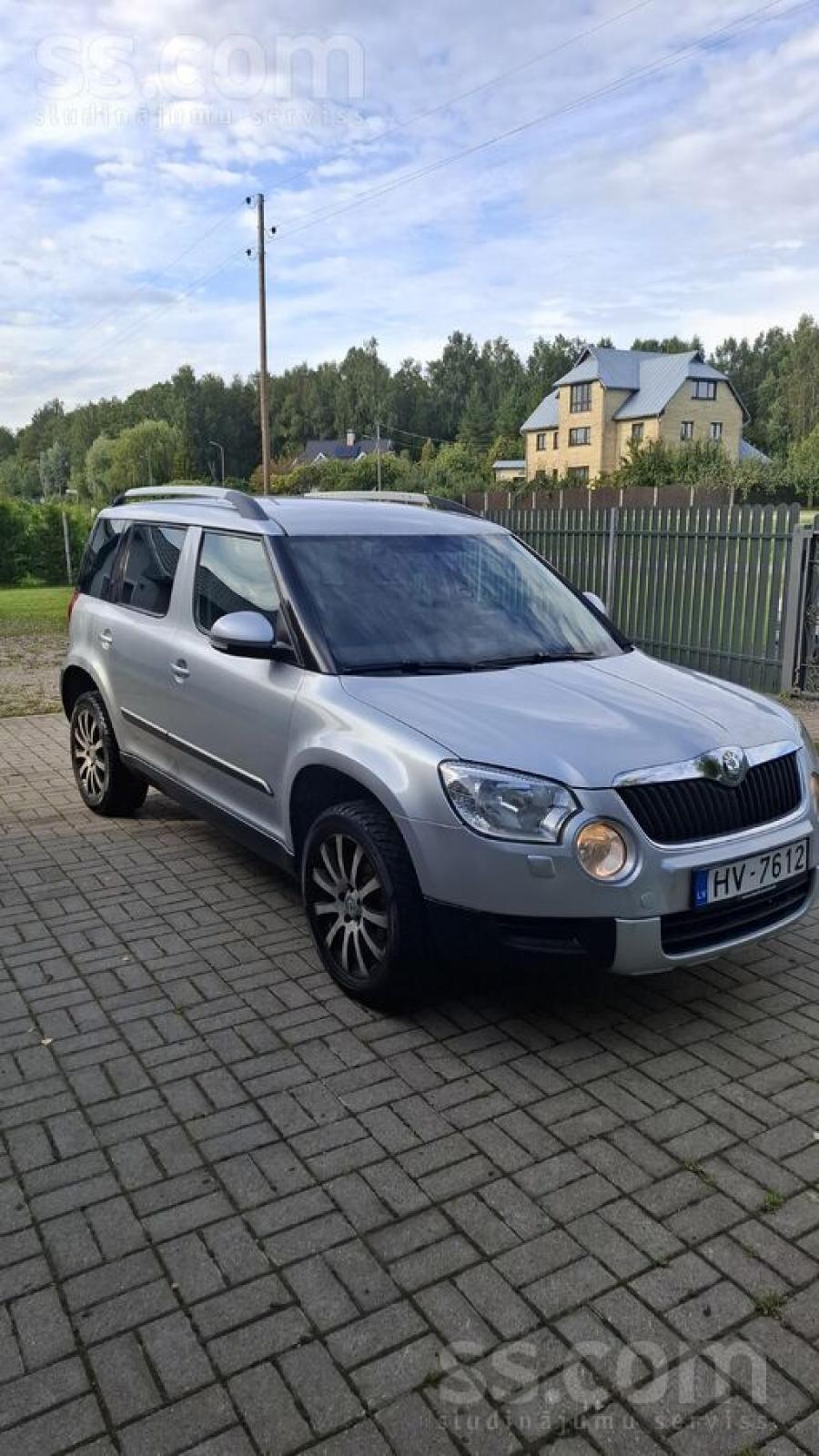 Grey Skoda Yeti 2012 in Riga, with an engine capacity of 1.20 L and mileage of 217 thousand km for 1690 €, photo 12 on AUTOMOTO.COM.LV