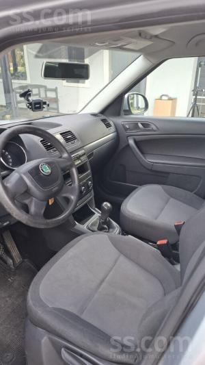 Grey Skoda Yeti 2012 in Riga, with an engine capacity of 1.20 L and mileage of 217 thousand km for 1690 €, photo 18 on AUTOMOTO.COM.LV