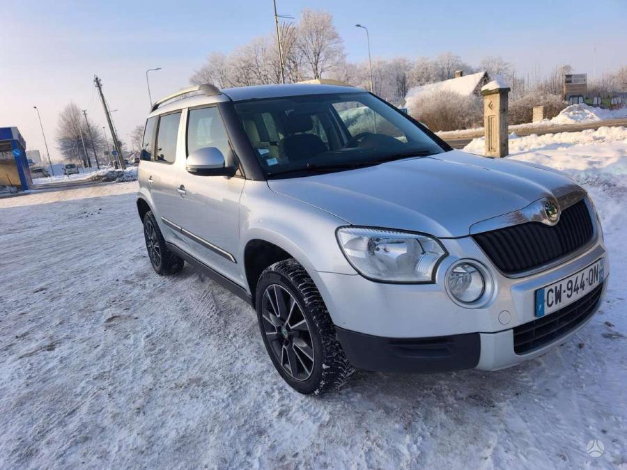 Grey Skoda Yeti 2013 in Taurage, with an engine capacity of 2.00 L and mileage of 260 thousand km for 3400 €, photo 8 on AUTOMOTO.COM.LV