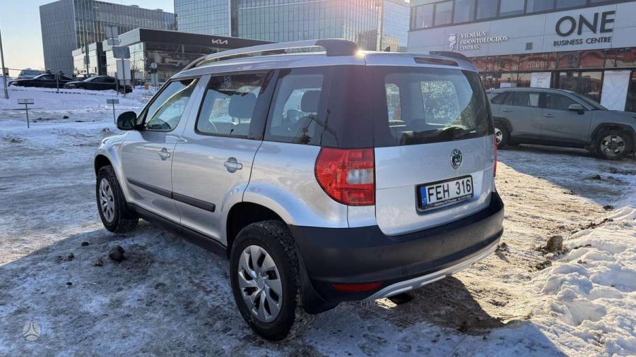 Grey Skoda Yeti 2011 in Vilnius, with an engine capacity of 1.20 L and mileage of 155 thousand km for 4200 €, photo 3 on AUTOMOTO.COM.LV