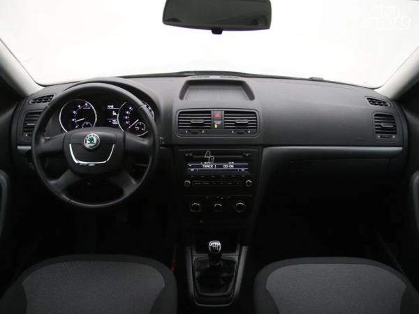Pelēks Skoda Yeti 2014 Viļņa, ar dzinēja tilpumu 1.20 L un nobraukumu 172 tūkst. km par 6599 €, foto 2 vietnē AUTOMOTO.COM.LV