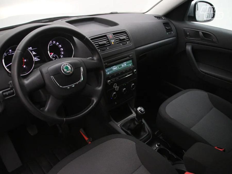 Grey Skoda Yeti 2014 in Vilnius, with an engine capacity of 1.20 L and mileage of 172 thousand km for 6599 €, photo 17 on AUTOMOTO.COM.LV