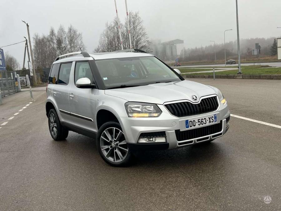 Grey Skoda Yeti 2015 in Panevezys, with an engine capacity of 2.00 L and mileage of 220 thousand km for 7590 €, photo 2 on AUTOMOTO.COM.LV