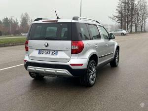 Grey Skoda Yeti 2015 in Panevezys, with an engine capacity of 2.00 L and mileage of 220 thousand km for 7590 €, photo 12 on AUTOMOTO.COM.LV