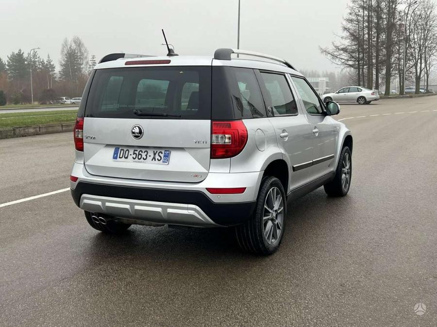 Grey Skoda Yeti 2015 in Panevezys, with an engine capacity of 2.00 L and mileage of 220 thousand km for 7590 €, photo 12 on AUTOMOTO.COM.LV