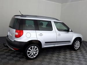 Pelēks Skoda Yeti 2011 Tallina, ar dzinēja tilpumu 2.00 L un nobraukumu 329 tūkst. km par 2199 €, foto 12 vietnē AUTOMOTO.COM.LV