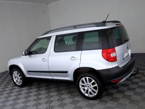 Pelēks Skoda Yeti 2011 Tallina, ar dzinēja tilpumu 2.00 L un nobraukumu 329 tūkst. km par 2199 €, foto 13 vietnē AUTOMOTO.COM.LV