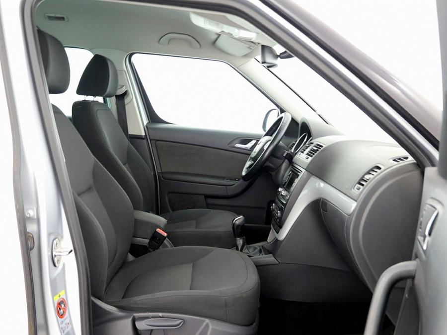 Pelēks Skoda Yeti 2011 Tallina, ar dzinēja tilpumu 2.00 L un nobraukumu 329 tūkst. km par 2199 €, foto 15 vietnē AUTOMOTO.COM.LV