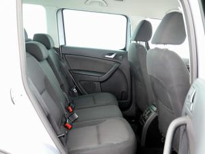 Pelēks Skoda Yeti 2011 Tallina, ar dzinēja tilpumu 2.00 L un nobraukumu 329 tūkst. km par 2199 €, foto 16 vietnē AUTOMOTO.COM.LV