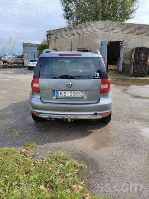 Grey Skoda Yeti 2011 in Liepaja, with an engine capacity of 2.00 L and mileage of 366 thousand km for 2200 €, photo 4 on AUTOMOTO.COM.LV