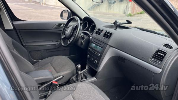 Skoda Yeti 2014 Tallina vietnē Pelēks Skoda Yeti 2014 Tallina, ar dzinēja tilpumu 1.40 L un nobraukumu 169 tūkst. km par 5780 €, foto 11 vietnē AUTOMOTO.COM.LV