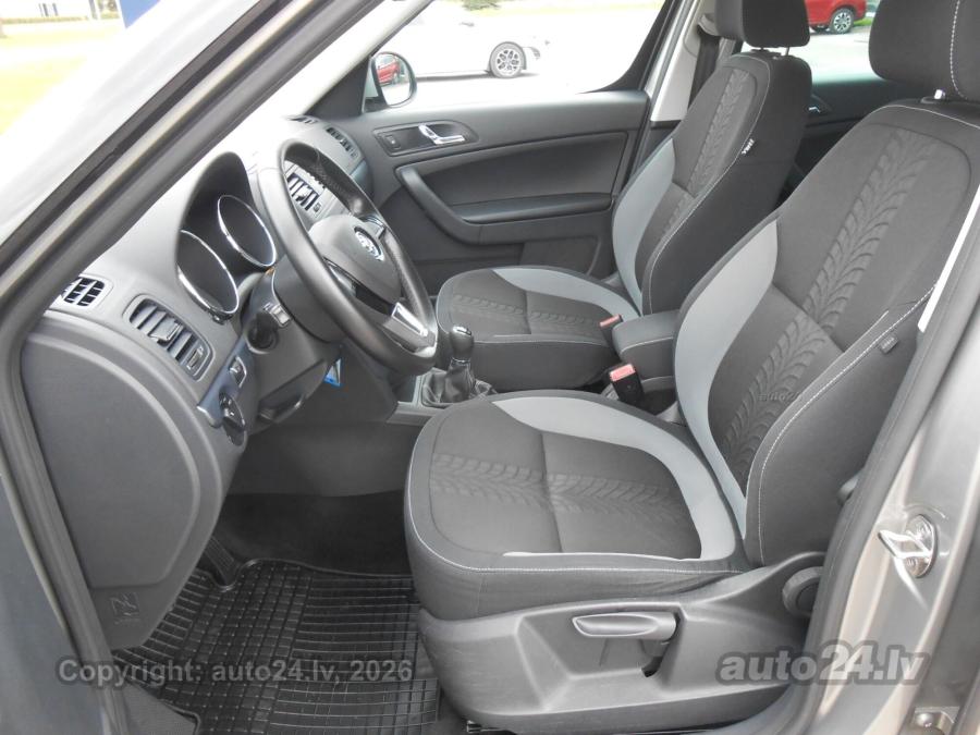 Grey Skoda Yeti 2015 in Viljandi, with an engine capacity of 2.00 L and mileage of 225 thousand km for 9590 €, photo 7 on AUTOMOTO.COM.LV
