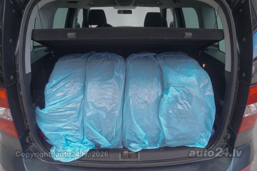 Pelēks Skoda Yeti 2016 Tallina, ar dzinēja tilpumu 1.20 L un nobraukumu 170 tūkst. km par 7990 €, foto 12 vietnē AUTOMOTO.COM.LV