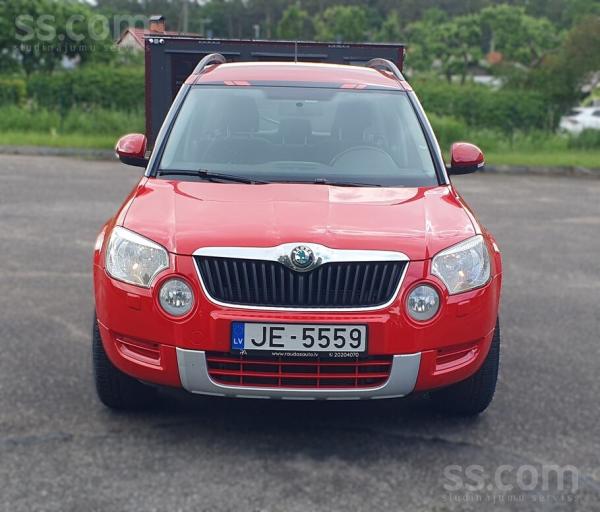 Red Skoda Yeti 2011 in Jelgava, with an engine capacity of 2.00 L and mileage of 290 thousand km for 4650 €, photo 7 on AUTOMOTO.COM.LV