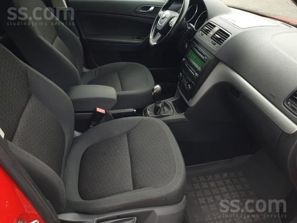 Red Skoda Yeti 2011 in Jelgava, with an engine capacity of 2.00 L and mileage of 290 thousand km for 4650 €, photo 9 on AUTOMOTO.COM.LV