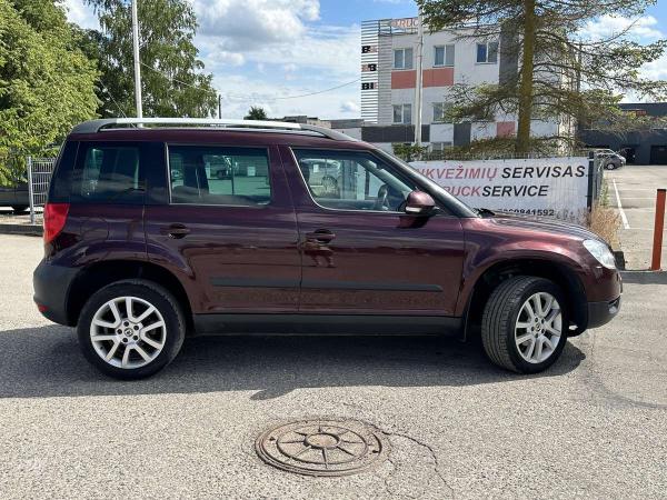 Red Skoda Yeti 2011 in Marijampole, with an engine capacity of 1.20 L and mileage of 220 thousand km for 4199 €, photo 8 on AUTOMOTO.COM.LV