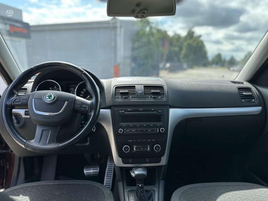 Red Skoda Yeti 2011 in Marijampole, with an engine capacity of 1.20 L and mileage of 220 thousand km for 4199 €, photo 16 on AUTOMOTO.COM.LV