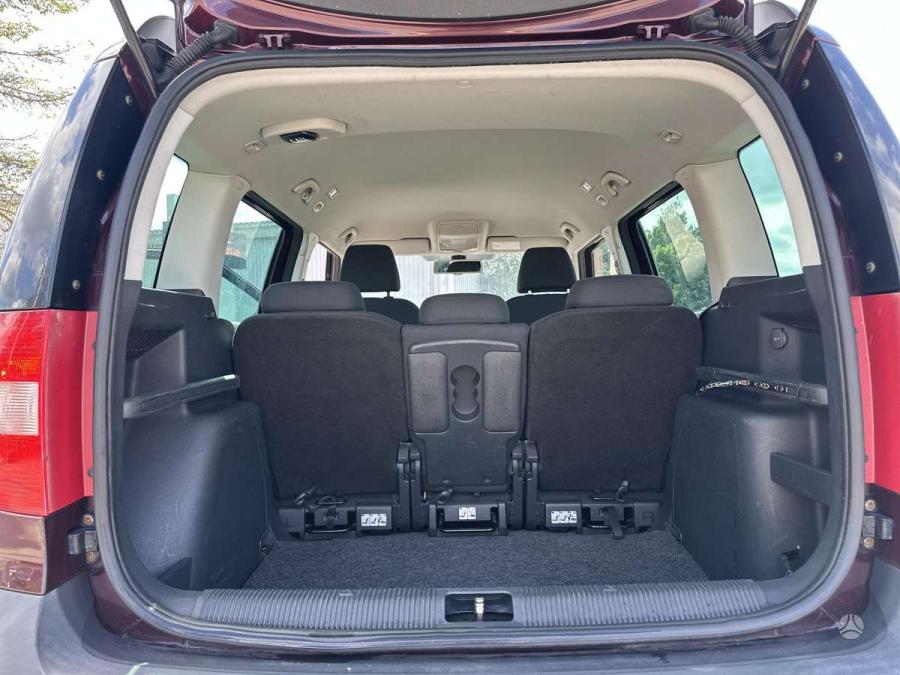 Red Skoda Yeti 2011 in Marijampole, with an engine capacity of 1.20 L and mileage of 220 thousand km for 4199 €, photo 17 on AUTOMOTO.COM.LV