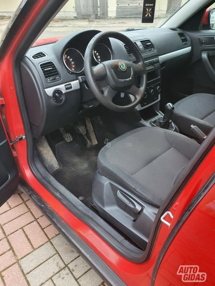 Red Skoda Yeti 2012 in Kaunas, with an engine capacity of 2.00 L and mileage of 412 thousand km for 2300 €, photo 10 on AUTOMOTO.COM.LV