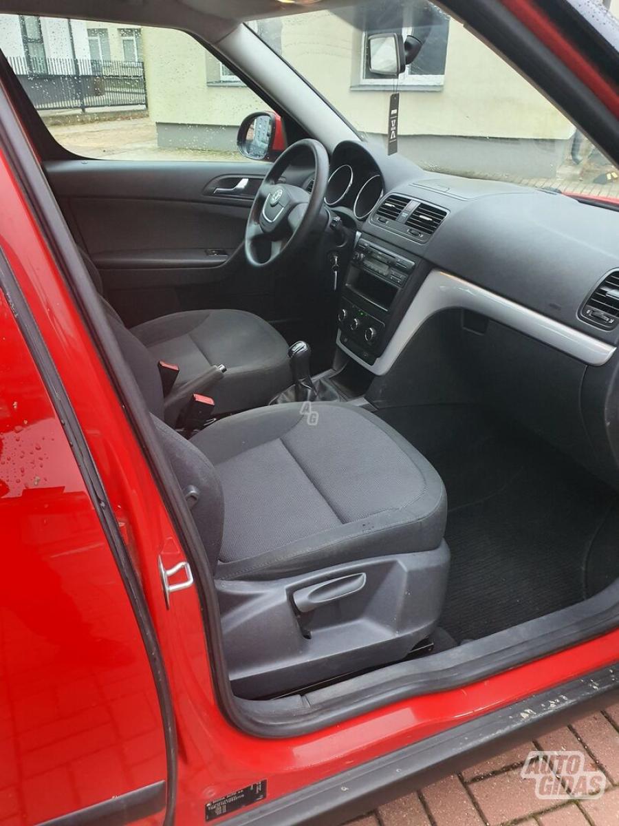Red Skoda Yeti 2012 in Kaunas, with an engine capacity of 2.00 L and mileage of 412 thousand km for 2300 €, photo 13 on AUTOMOTO.COM.LV