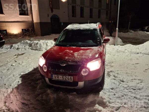 Sarkans Skoda Yeti 2012 Rīga, ar dzinēja tilpumu 2.00 L un nobraukumu 297 tūkst. km par 2500 €, foto 2 vietnē AUTOMOTO.COM.LV