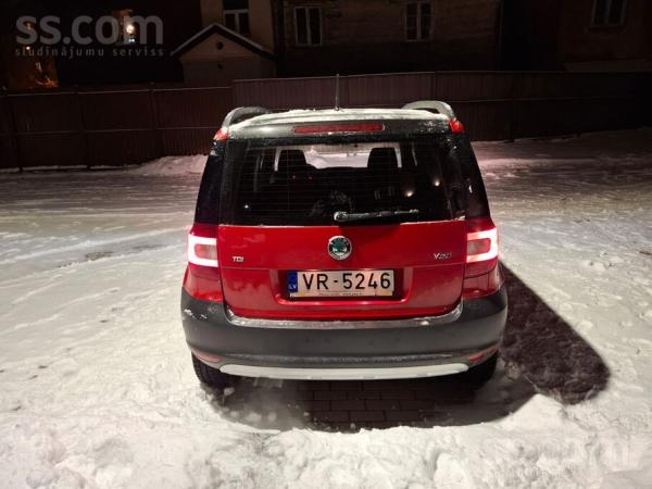 Sarkans Skoda Yeti 2012 Rīga, ar dzinēja tilpumu 2.00 L un nobraukumu 297 tūkst. km par 2500 €, foto 4 vietnē AUTOMOTO.COM.LV