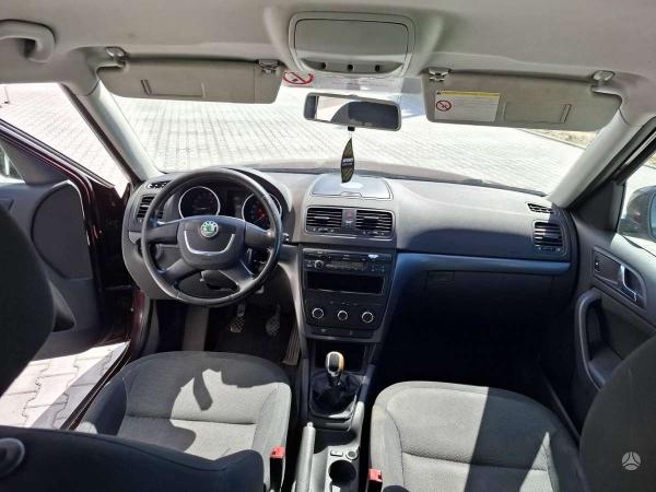 Red Skoda Yeti 2012 in Klaipeda, with an engine capacity of 1.97 L and mileage of 355 thousand km for 4000 €, photo 10 on AUTOMOTO.COM.LV
