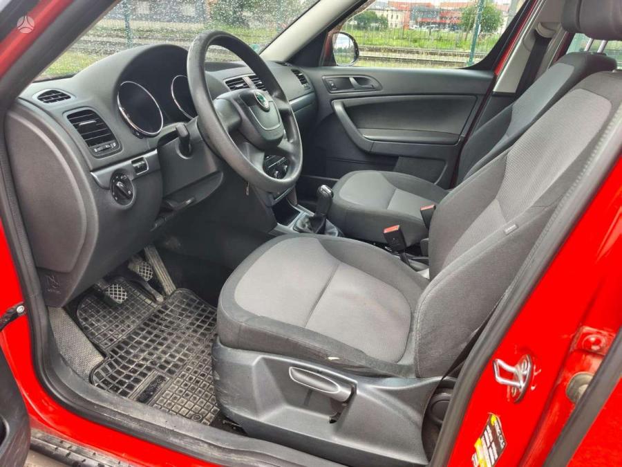Sarkans Skoda Yeti 2012 Šauļi, ar dzinēja tilpumu 2.00 L un nobraukumu 292 tūkst. km par 3950 €, foto 13 vietnē AUTOMOTO.COM.LV