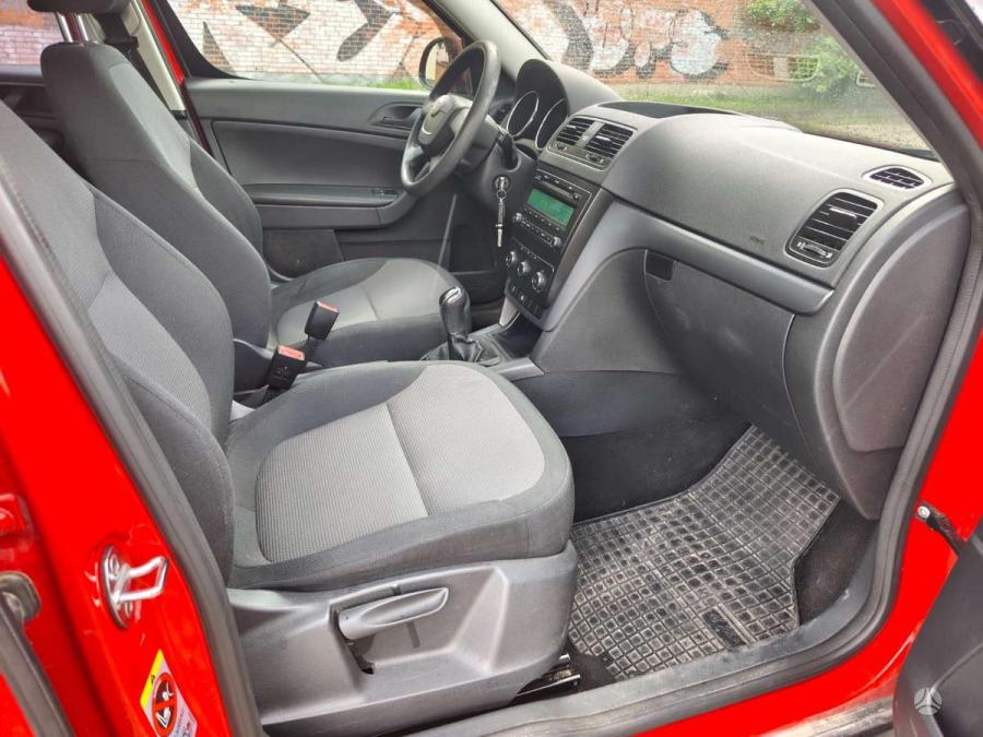 Sarkans Skoda Yeti 2012 Šauļi, ar dzinēja tilpumu 2.00 L un nobraukumu 292 tūkst. km par 3950 €, foto 14 vietnē AUTOMOTO.COM.LV