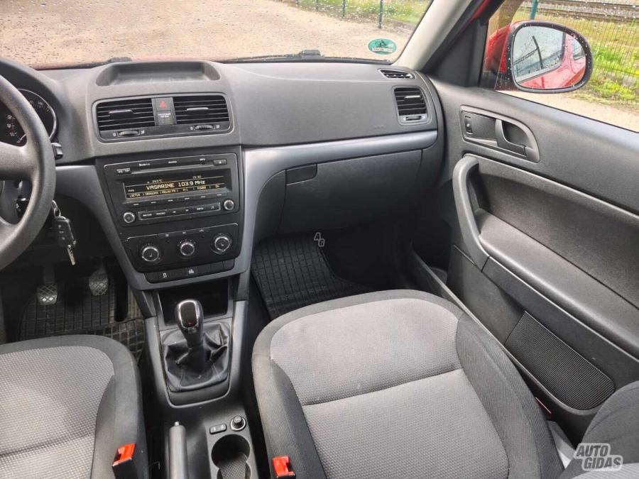 Sarkans Skoda Yeti 2012 Šauļi, ar dzinēja tilpumu 2.00 L un nobraukumu 292 tūkst. km par 3950 €, foto 12 vietnē AUTOMOTO.COM.LV