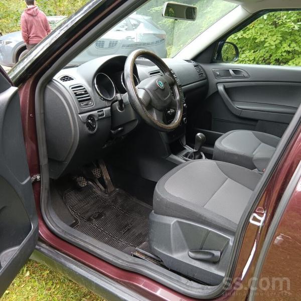Red Skoda Yeti 2012 in Jurmala, with an engine capacity of 1.40 L and mileage of 238 thousand km for 3400 €, photo 6 on AUTOMOTO.COM.LV