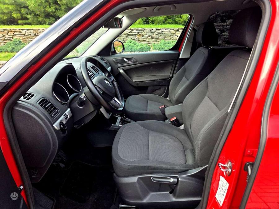 Red Skoda Yeti 2014 in Kedainiai, with an engine capacity of 1.97 L and mileage of 286 thousand km for 7750 €, photo 19 on AUTOMOTO.COM.LV